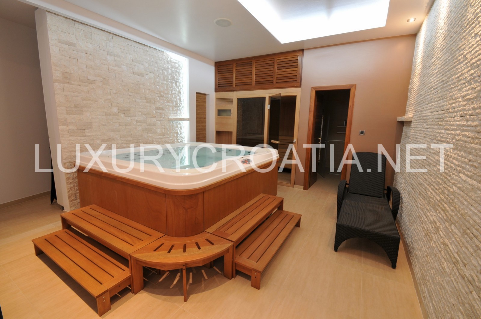 Beautiful beach front house for rent Pakoštane Zadar LuxuryCroatia.net