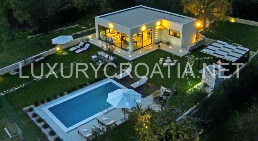 Beautiful villa with swimming pool, Split area | LuxuryCroatia.net