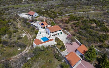 Beautiful villa with swimming pool Split area | LuxuryCroatia.net