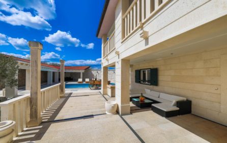 Beautiful villa with swimming pool Split area | LuxuryCroatia.net