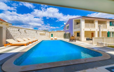 Beautiful villa with swimming pool Split area | LuxuryCroatia.net