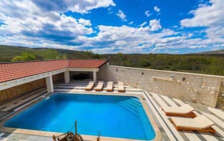 Beautiful villa with swimming pool Split area | LuxuryCroatia.net